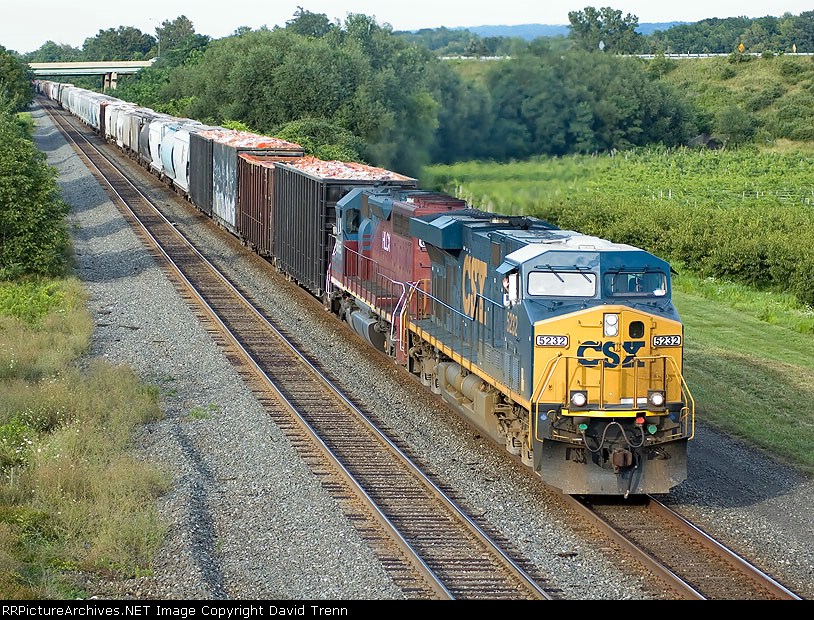 Westbound CSX Q39304
